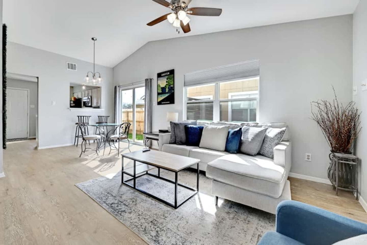 Austin Abode: 2br, Fenced Yard, Pets Welcome! - Austin, TX