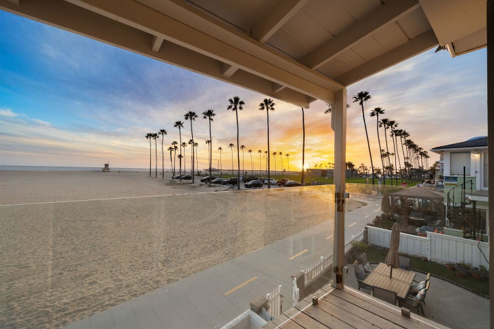 Ocean Views | Private Balcony | Reserved Parking - Balboa Island, CA