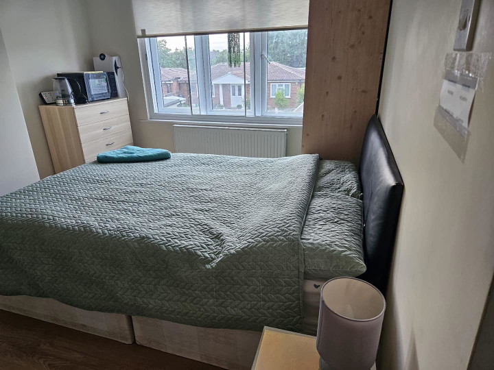 Home Away From Home  .   The House Is Tidy , Quiet . - Surbiton