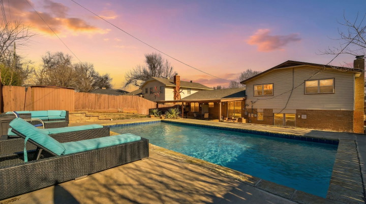 Okc Resort Retreat | Pool Table | Fire Pit | Bbq - Oklahoma City