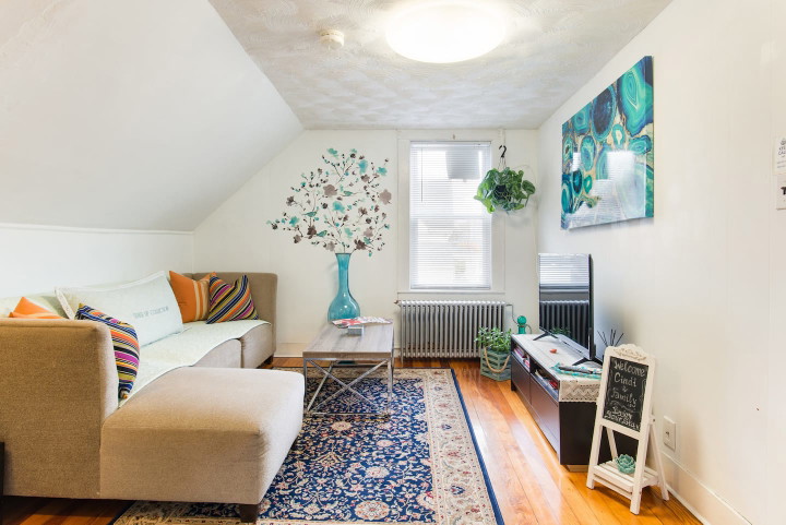 Bright Charming Serene Home In City Center - Franklin, MA