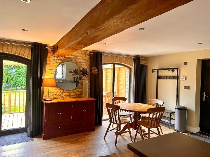 Barn Conversion With Veranda And Garden View - Lincolnshire