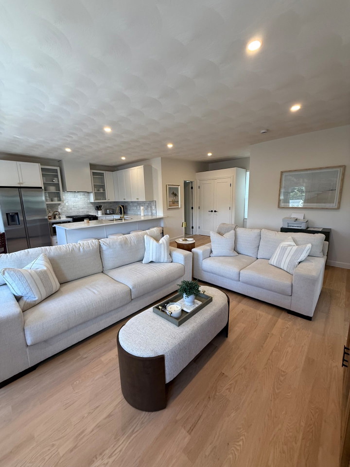 Modern And Bright In The Heart Of Barrington - Rhode Island