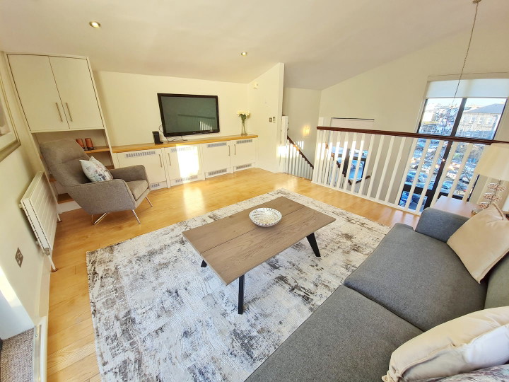 Magnificent Galway City Penthouse - Sleeps 5 - Galway