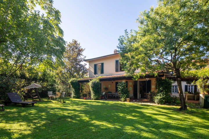 Tuscan Villa With Private Pool And Garden - Camaiore