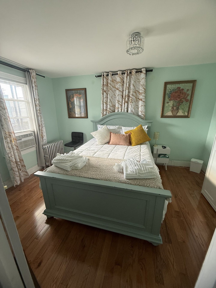 Hosted Nyc Private Room | Near I-95 & Subway 2·5·6 - The Bronx, NY