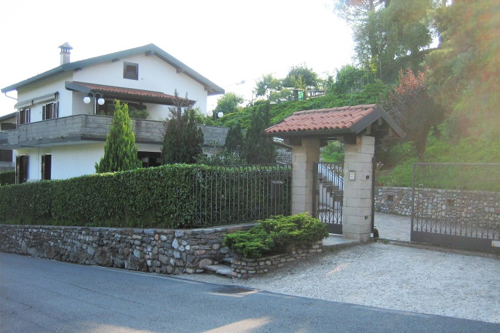 Detached Villa, Large Terrace And Parking - Como