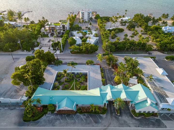 Unwind & Recharge | Pool, Breakfast & Parking - Islamorada, FL