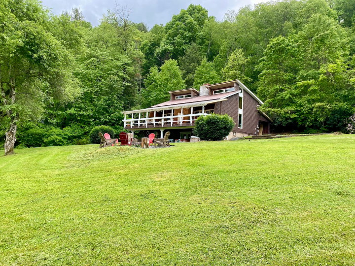 Riverfront Getaway, Hot Tub, Pets, Fire Pit, Cozy - Boone, NC