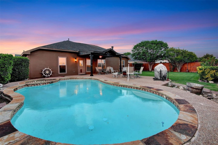 Fun In The Sun At Cottonwood Oasis - The Colony, TX