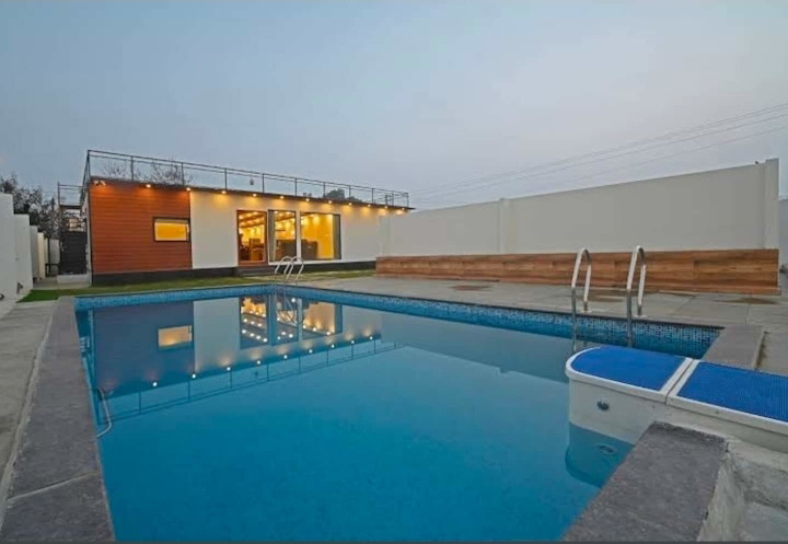 Family Farmhouse With Pool & Lawn - Hyderabad