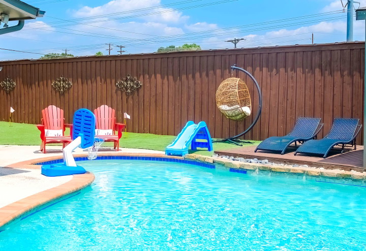 Spacious Family Getaway · Gamerm · Minigolf · Pool - Carrollton, TX