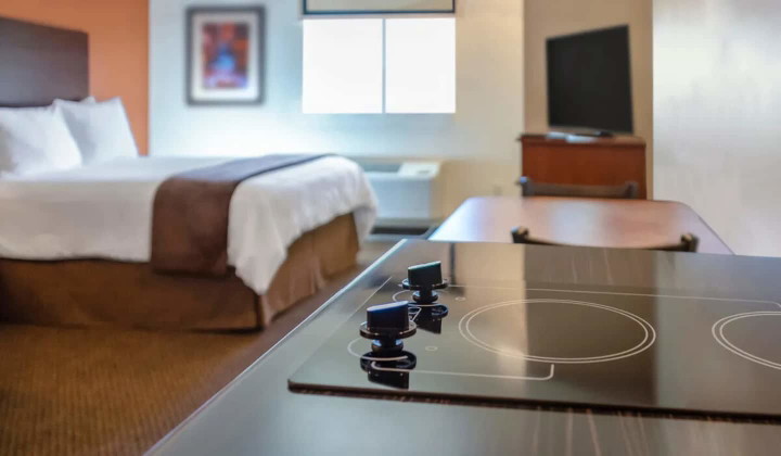 Long-stay Rooms Near Prairiefire Shops - Overland Park, KS