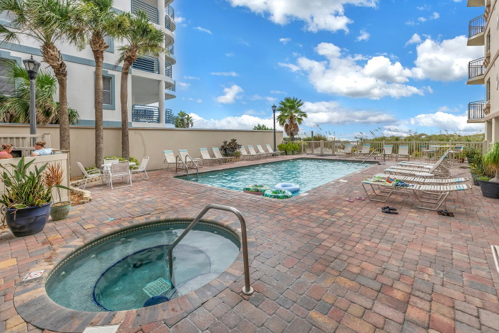 Gulfront Condo-views| Pool| Hot Tub - St. Pete Beach, FL