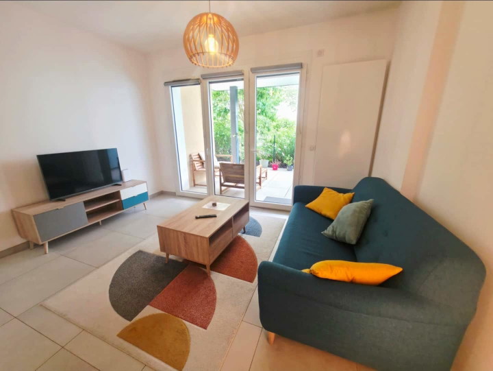 Close To Cern - 1 Bedroom, Terrace & Enclosed Garage - Ferney-Voltaire
