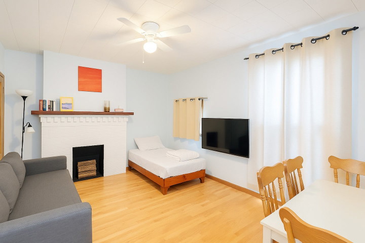 Private Apartment 2 Beds/kitchen/bath/own Entry - Toronto