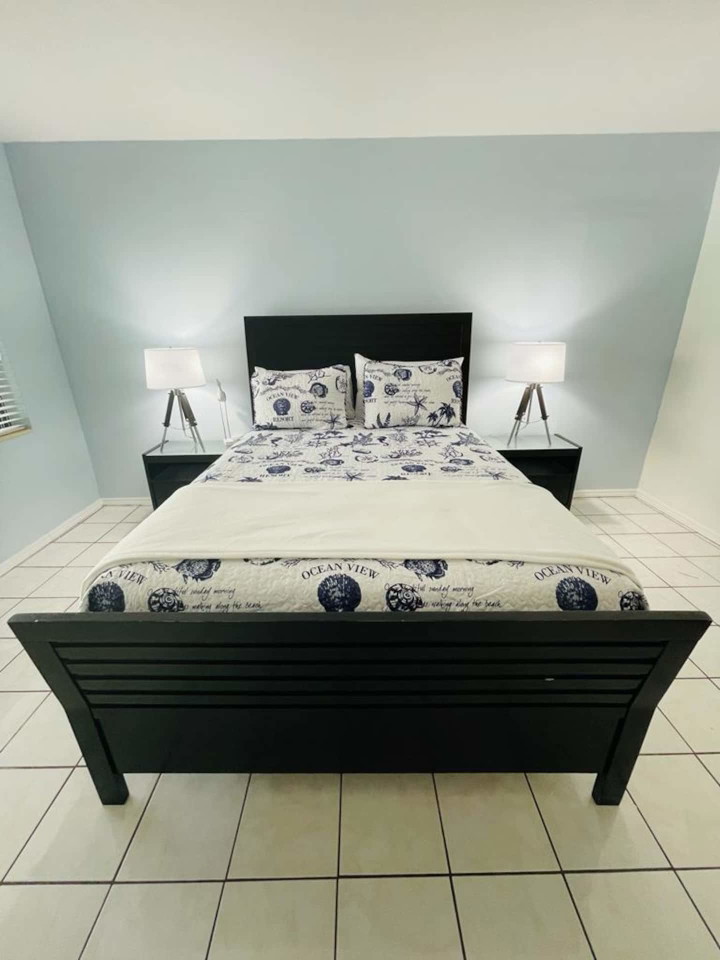 Steps To The Beach!- Studio Granada Inn Apt 8 - Fort Lauderdale