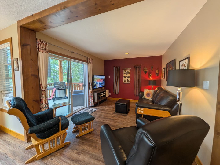 The Hummingbird Suite | Ski, Golf & Nature Escape - Kimberley, BC, Canada