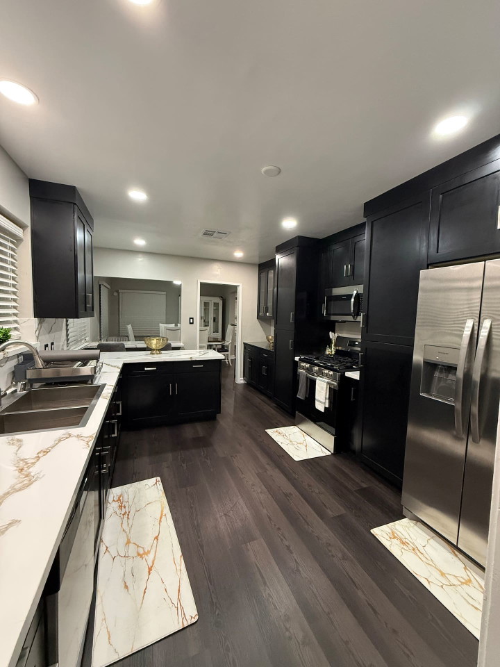 Bright 3-br House W/ Modern Kitchen, Gated Parking - Hawthorne, CA