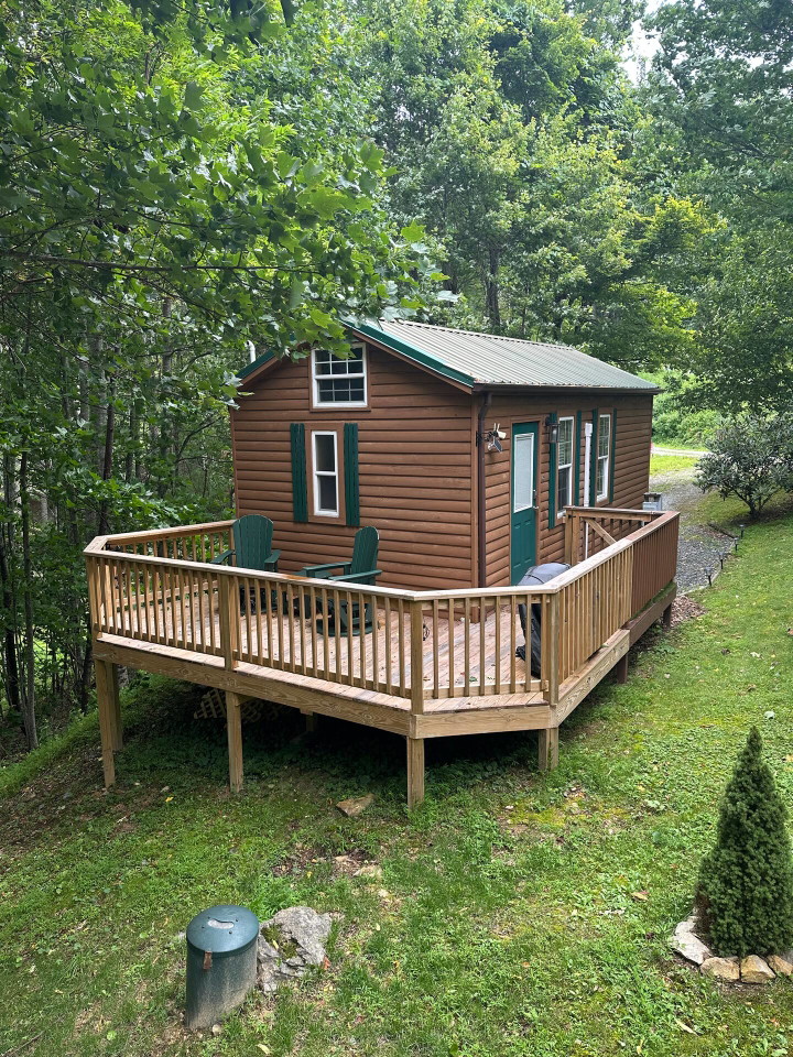 Scenic Mountain Retreat, Dog Friendly + Deck - Boone, NC
