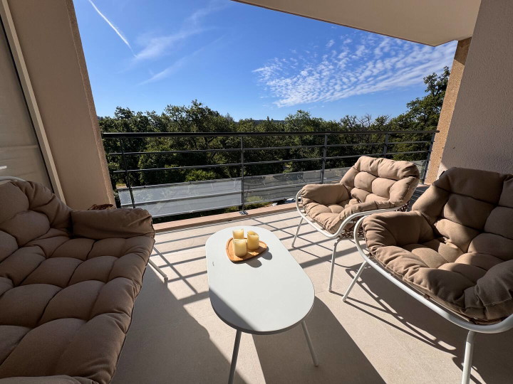 2p Rénové Avec Ascenseur Et Terrasse Vue Dégagée - Mouans-Sartoux