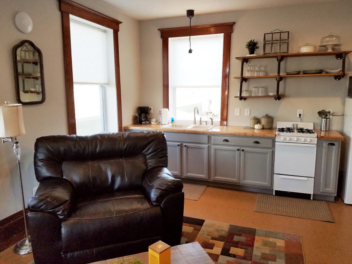 Apt 1, W/charming Deck, Discount W/extended Stay - Nashua, IA