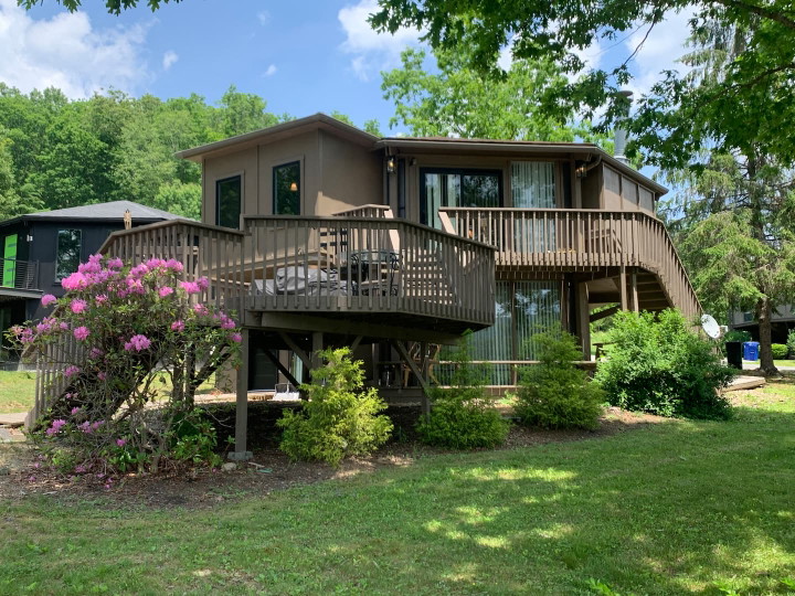 Unique Two Bedroom Home On The Golf Course -