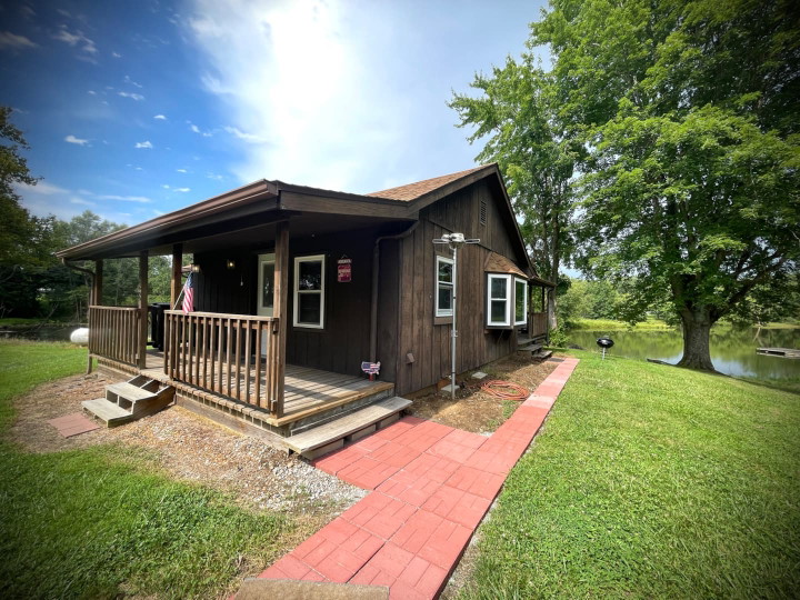 Southern Illinois Old Glory Cabin On Private Lake! - Marion, IL