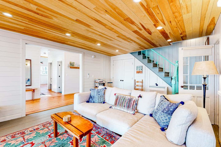 Oceanfront 3br On 6 Acres With Great Deck & Views - Rockland, ME