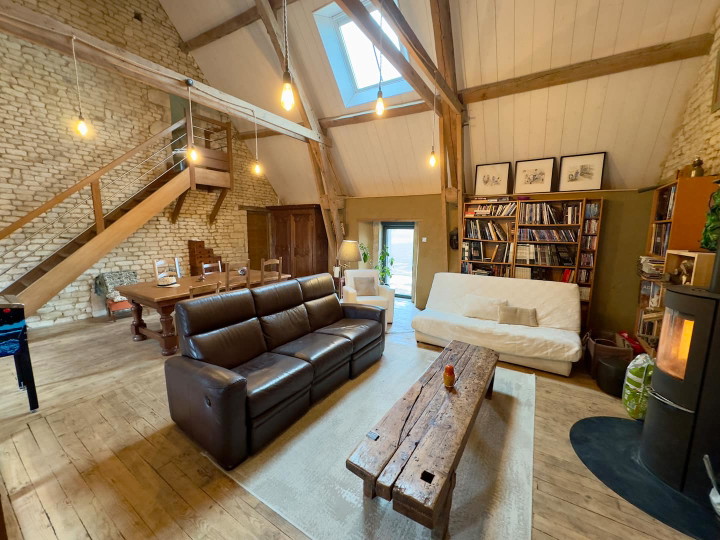Large Elegant Loft - 12th Century Building - Luc-sur-Mer