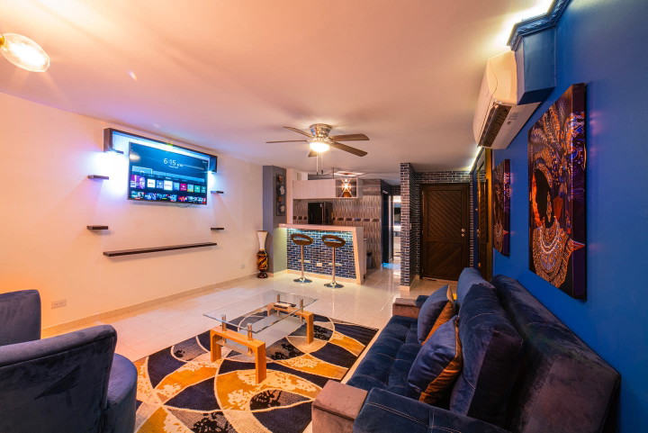 Stylish One Bedroom In The Main City Strip | 402 - Versalles