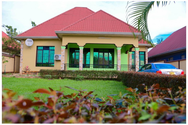 House Of Passage In Kinanira Iii - Burundi