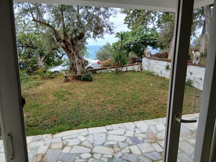Apart Otelde 1+1 Daire Bahçe Kat - Kuşadası