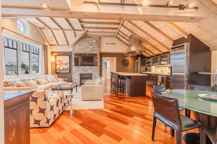 Luxury Penthouse On Main Street (1600 Sq. Ft.) - Grand Bend