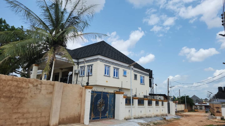 Lavish Gated Flatbenin City Gra, 24/7 Solar Power - Benin City