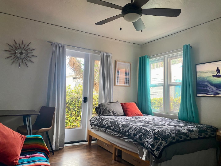 Cute Surf Bungalow 5 Blocks To The Beach W/ Bikes! - San Diego, CA