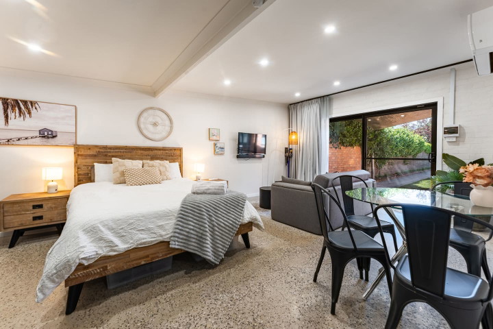 Lakeside Bliss | Perfect Location Guesthouse - 밸러랫