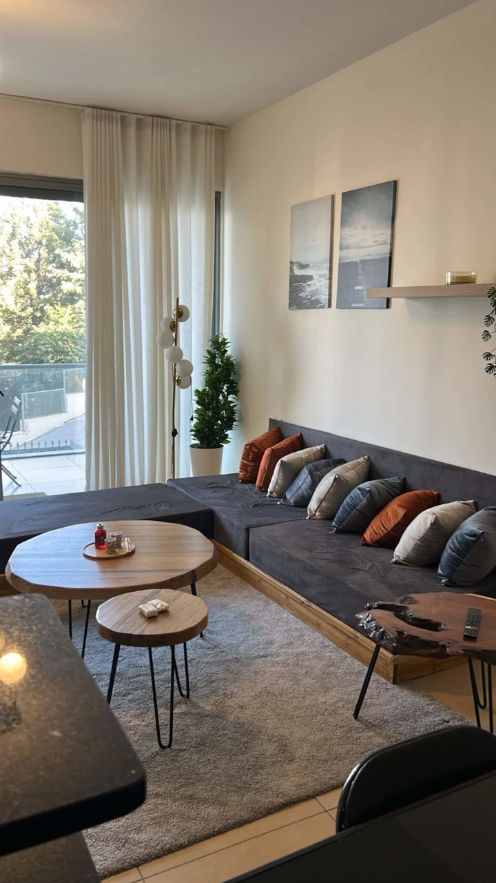 Modern 2-bedroom Flat With Pool Access In Abdoun - Jordan