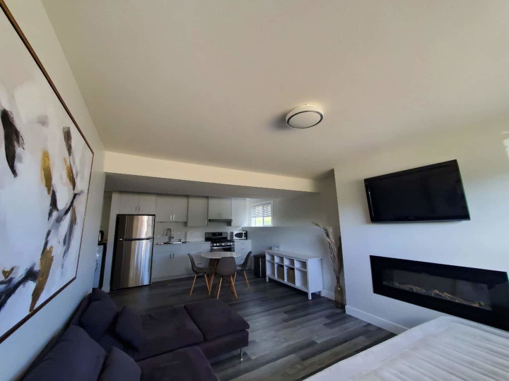 Modern Suite. Youre Home Away From Home. - Vernon, BC, Canada