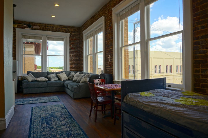 Visitors Paradise- Historic Downtown Loft - Palestine, TX