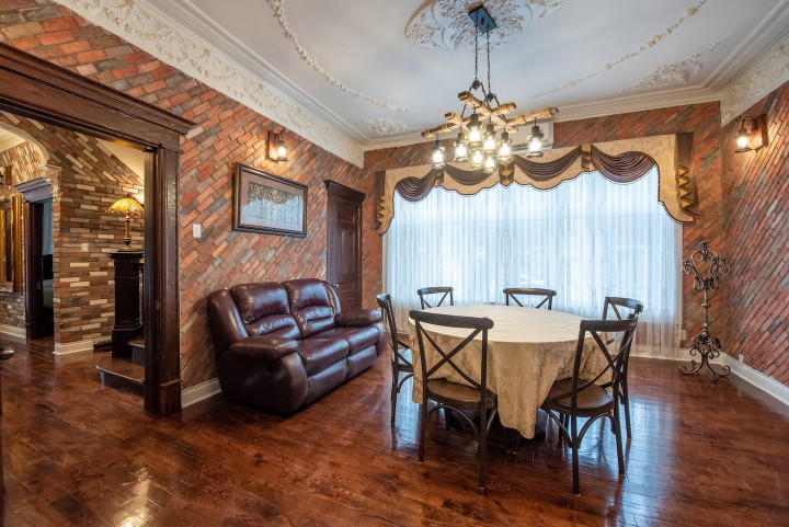 Montreal Chateau. - Laval, Canada