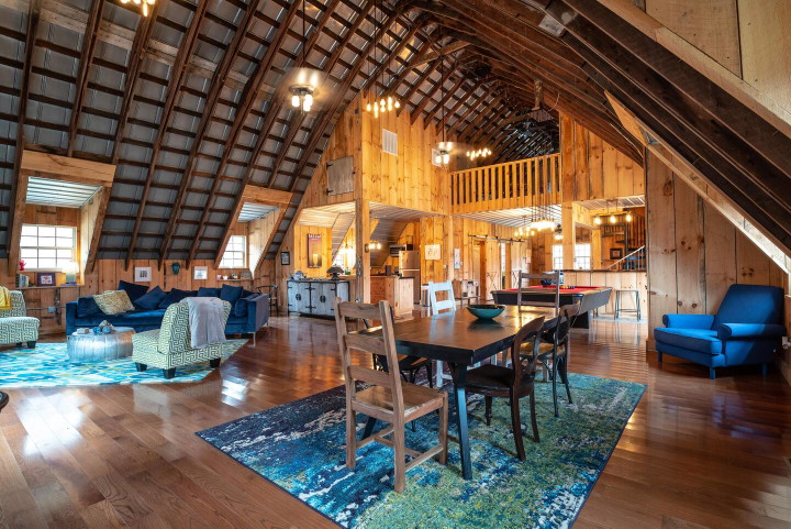Birdsong Barn: Hot Tub, Wet Bar & Pet Friendly - Brown County, IN
