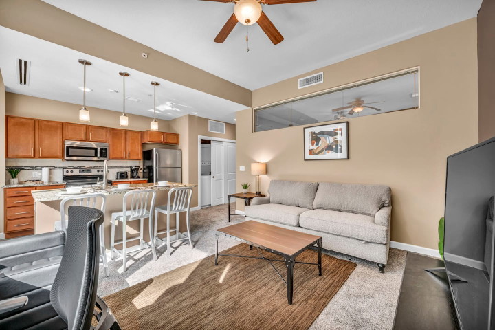 Modern High-rise Condo In Central Downtown | Gym - Cleveland