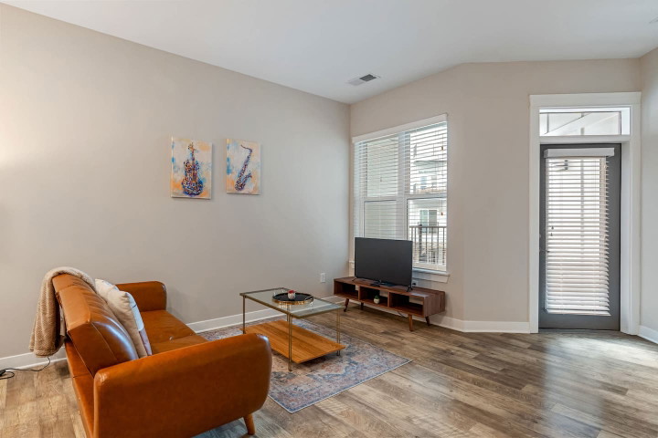 Cozysuites - Penrose On Mass W/ Pool & Parking #7 - Indianapolis, IN