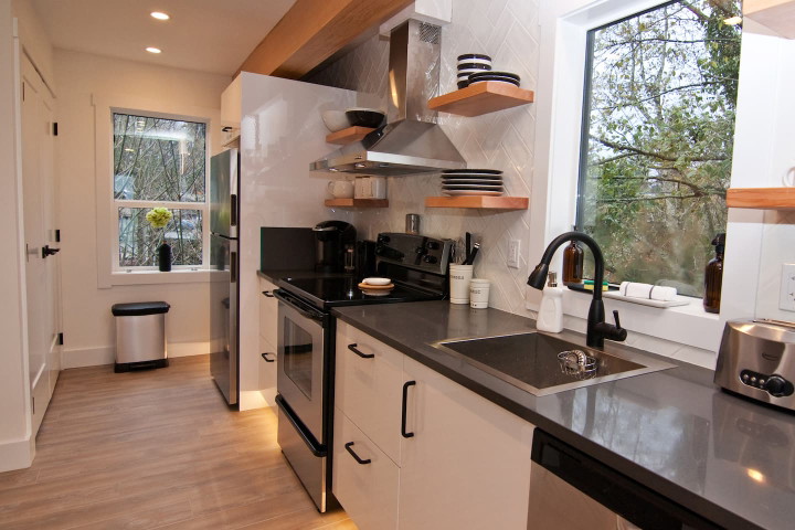 Elements Lux Lofthouse With The Best Ocean Views! - Campbell River