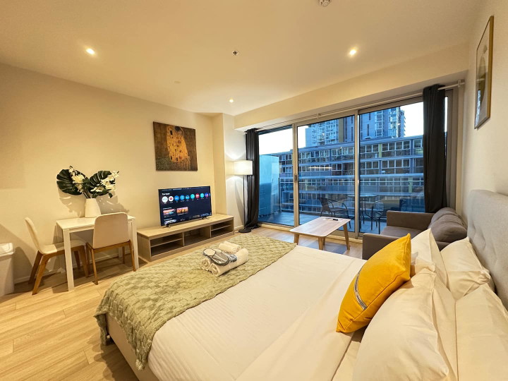 Modern City Studio Private Kitchen & Bathroom #4 - Adelaide