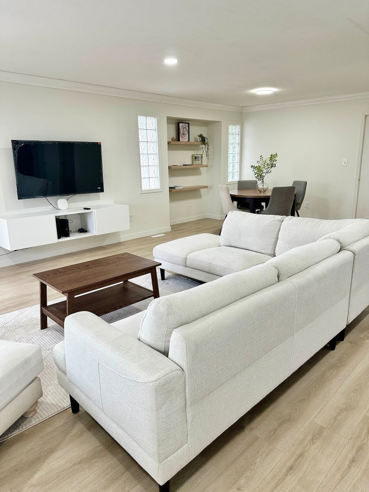 Modern Big Family Getaway  Central Location - Chilliwack