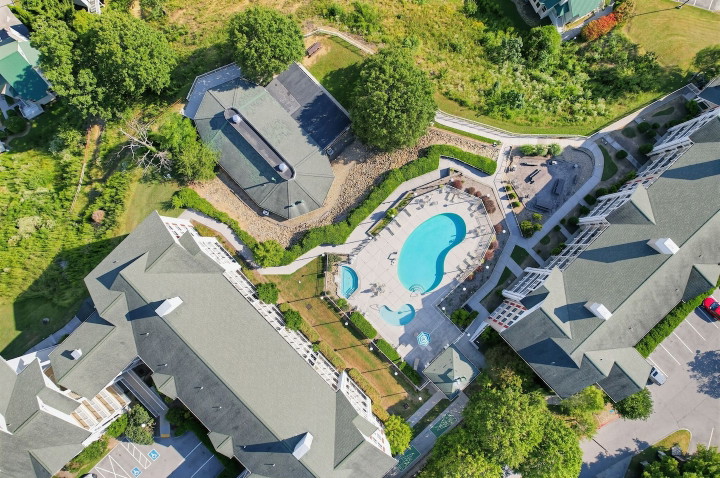 Spacious Condo With Fireplace & Full Kitchen - Pigeon Forge, TN