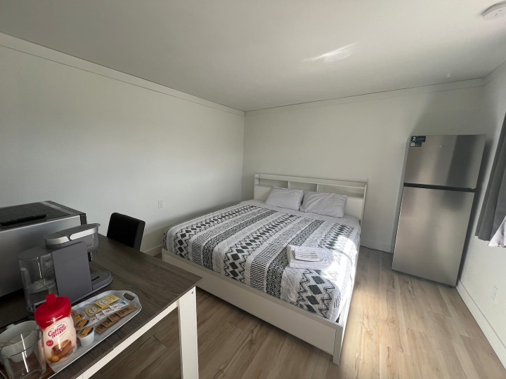 Standard King-bed Studio - Williams Lake