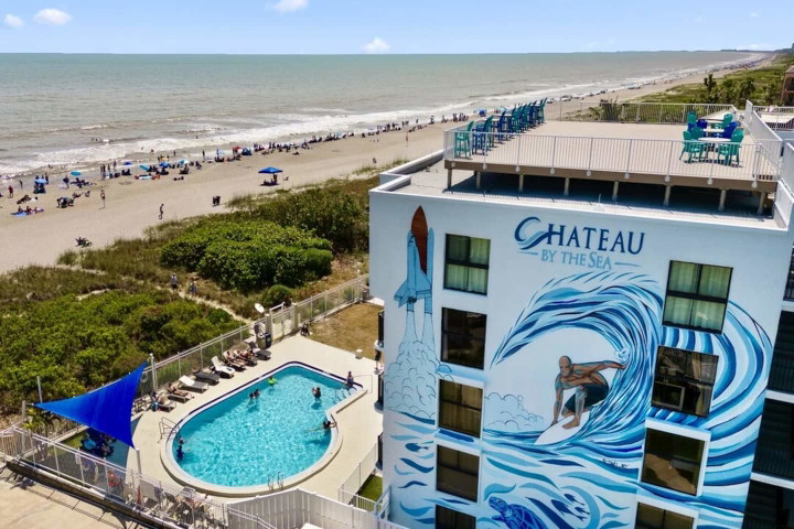 Oceanfront Condo In Top Location -Close To Beach! - Cape Canaveral, FL
